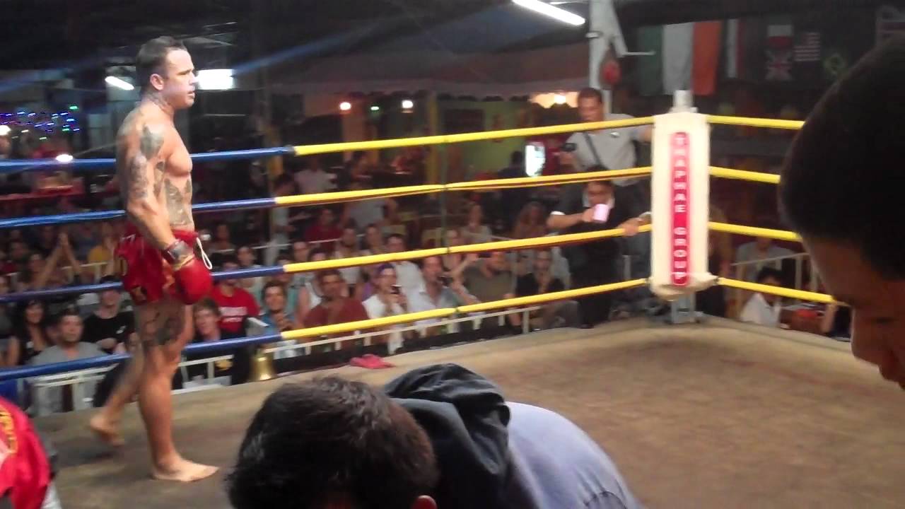 Brad Muay Thai Fight Thapae Stadium Chiang Mai - YouTube