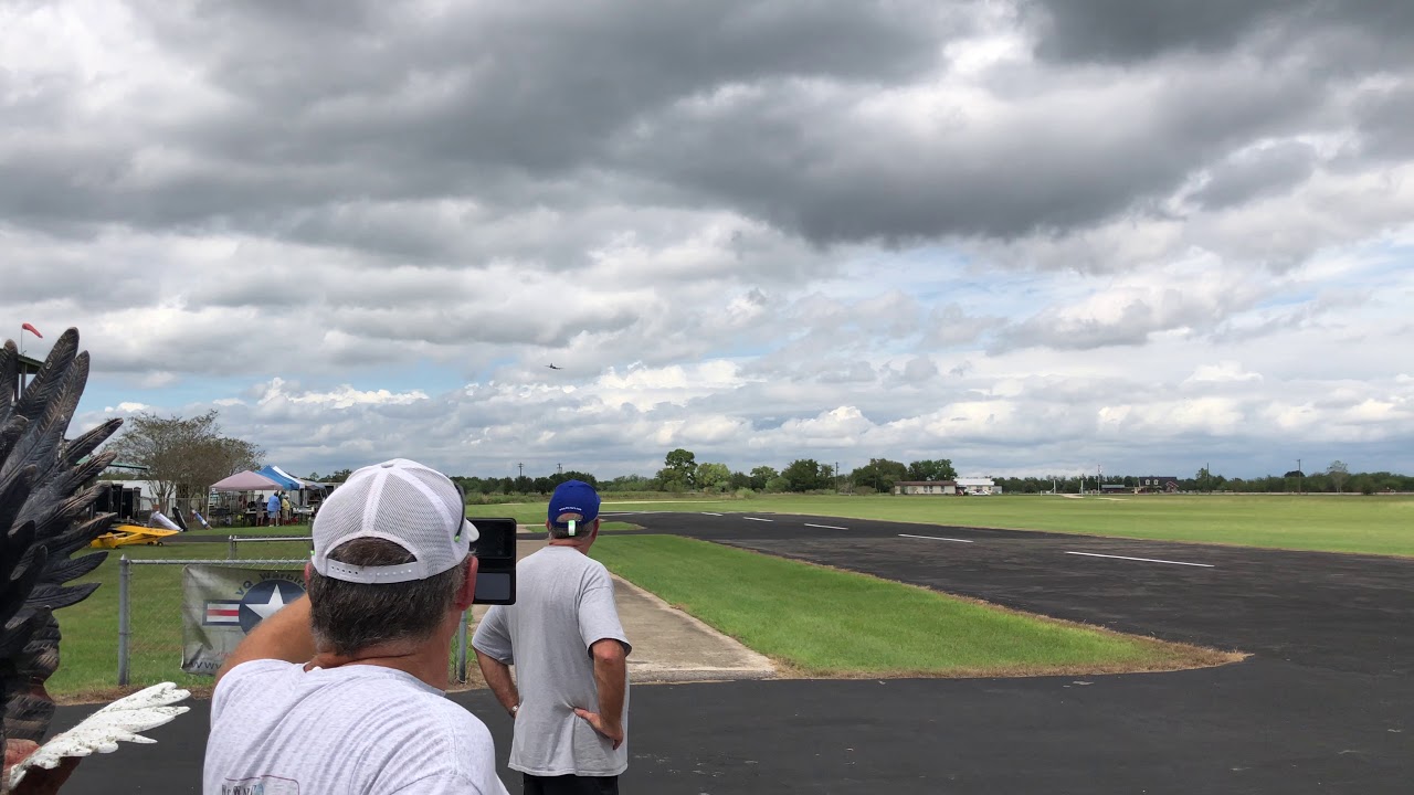 18ft RC B-17 Crash at Bomber Field - YouTube