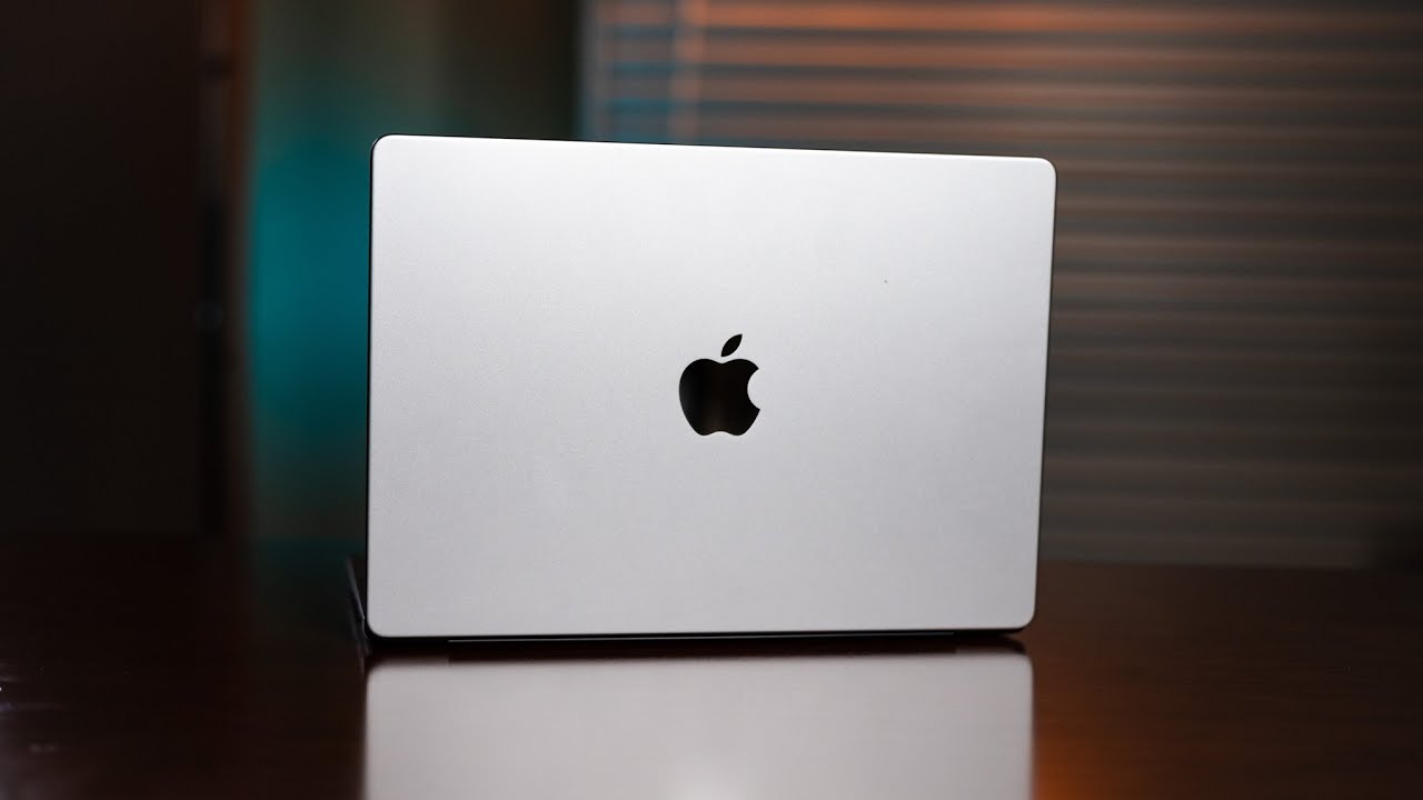 M2 MacBook Pro | Best streaming laptop? - YouTube