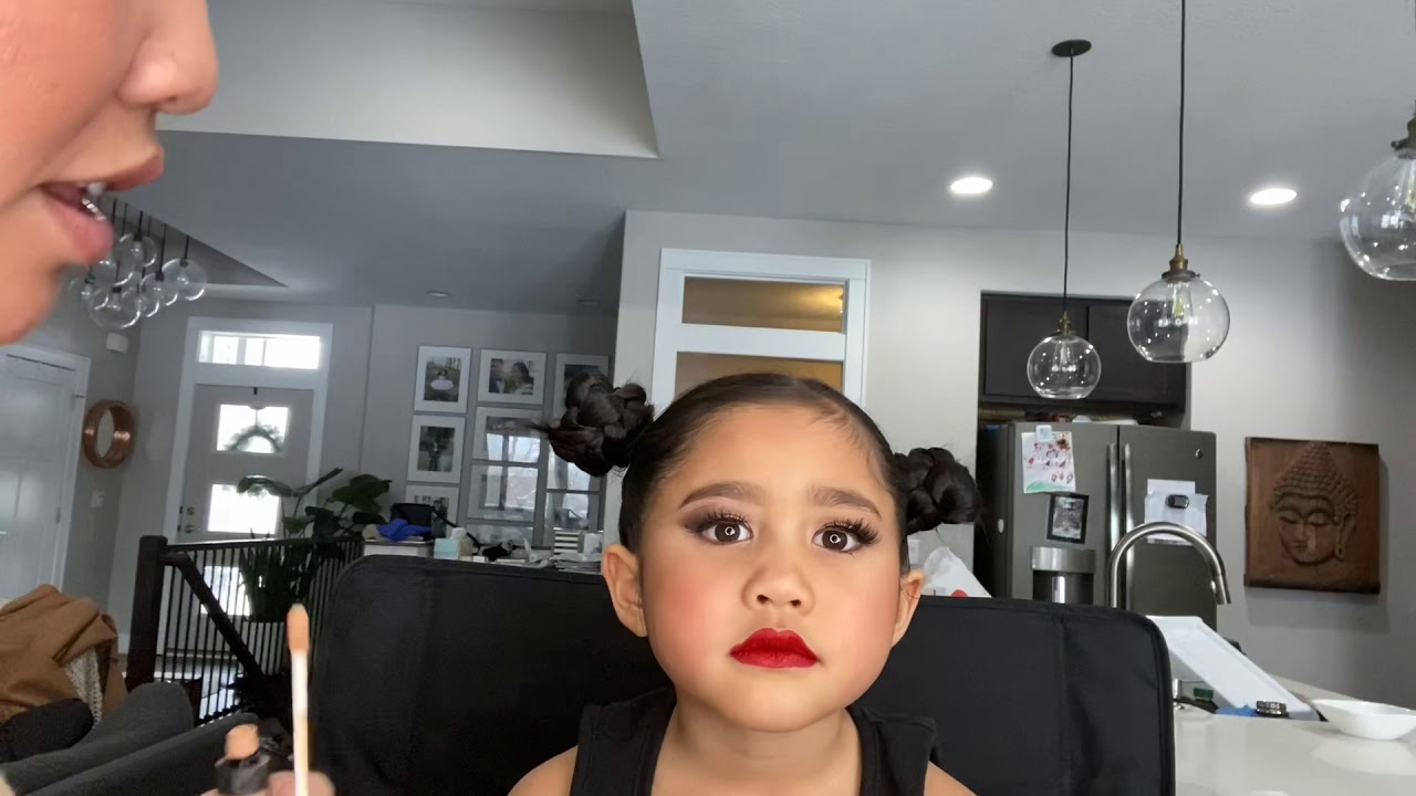 DANCE COMPETITION MAKEUP | CLEANING LIPSTICK LINES 👄 - YouTube