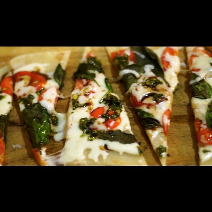 Caprese Flat Bread - Cooking Like A Pogi ep 02 - YouTube