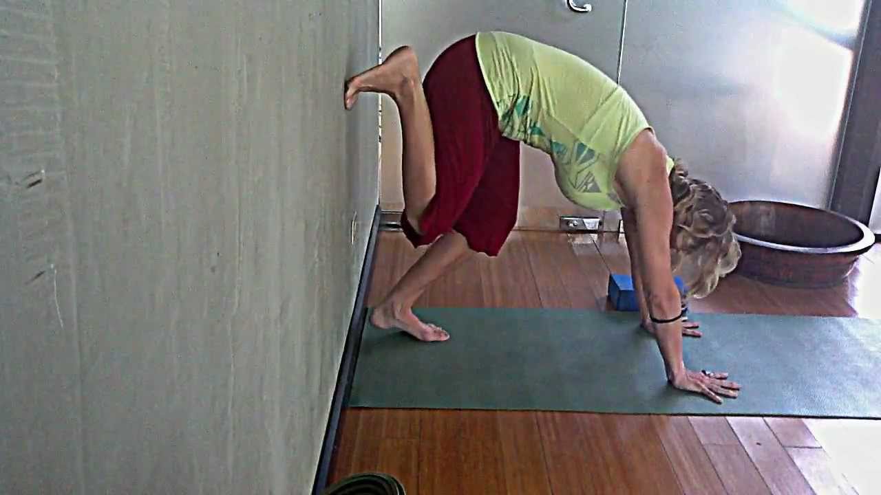 How To: Yoga Handstand supported with wall - YouTube