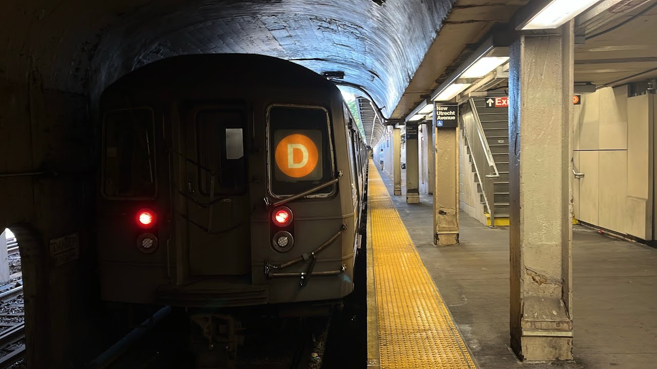 IND/BMT Subway: (D) and (N) trains at New Utrecht Avenue-62nd Street ...