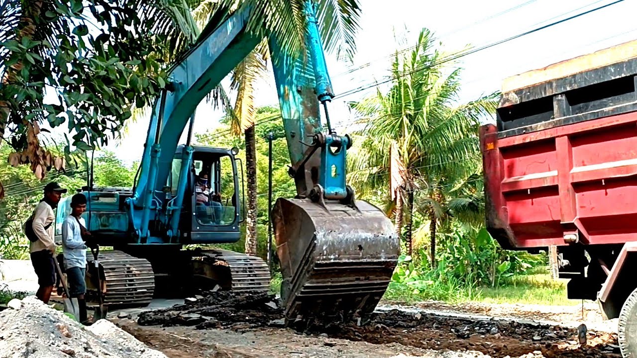 EXCAVATOR KOBELCO SK200 - digging on asphalt road - YouTube