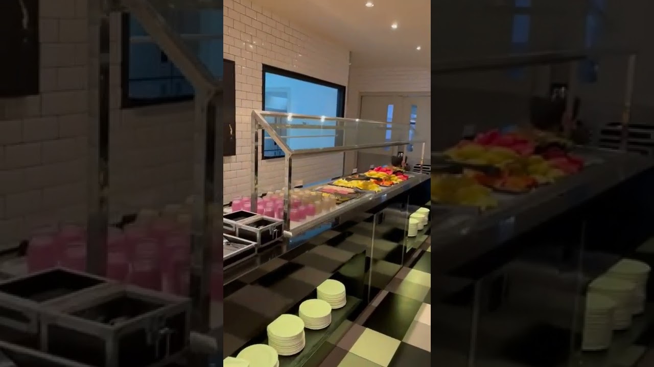 Hard Rock Breakfast at Starz Diner - YouTube