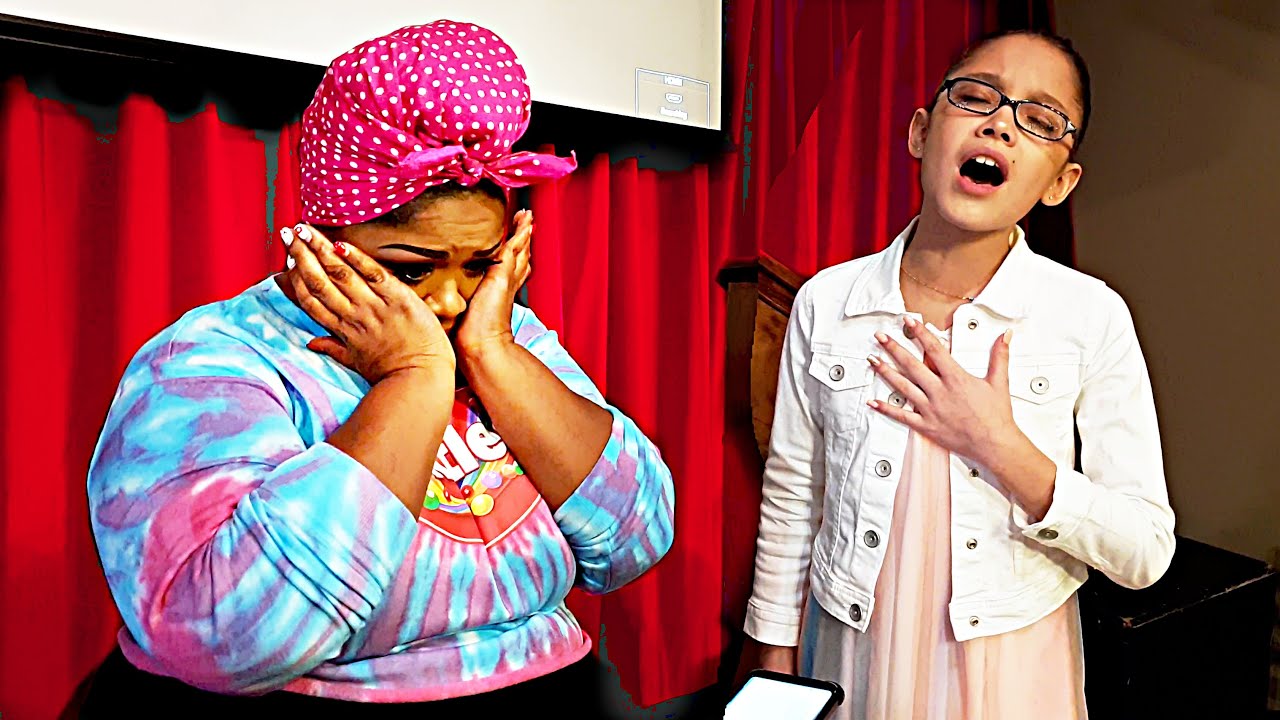 Little Girl's Beautiful Voice will make you Cry - YouTube