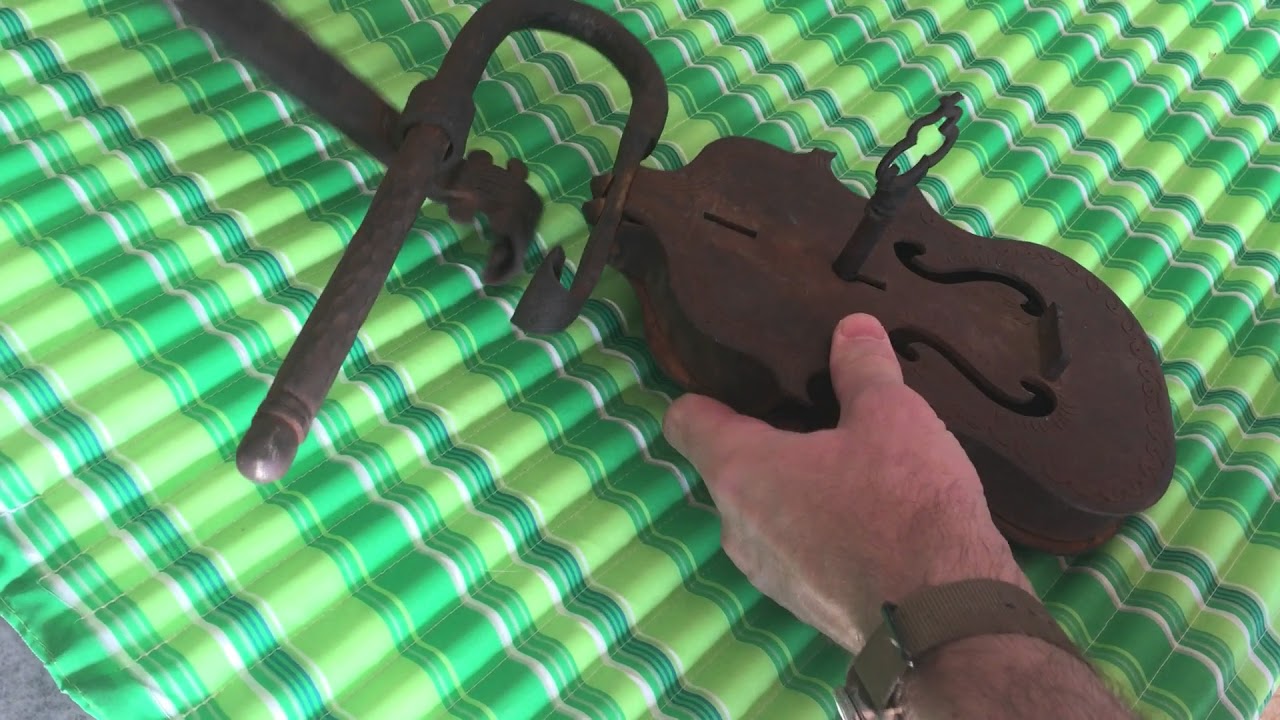 VIOLIN GATE LOCK ANTIQUE - YouTube