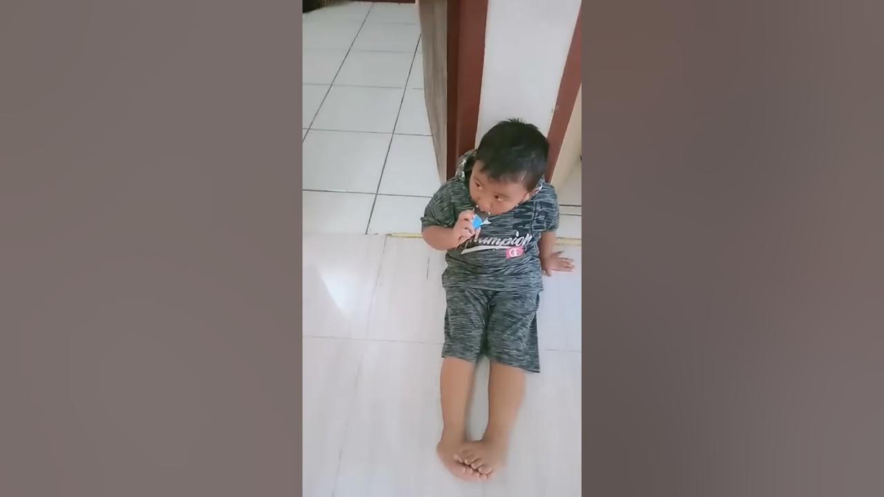 bocil lagi santuy sambil makan ice creem.. - YouTube