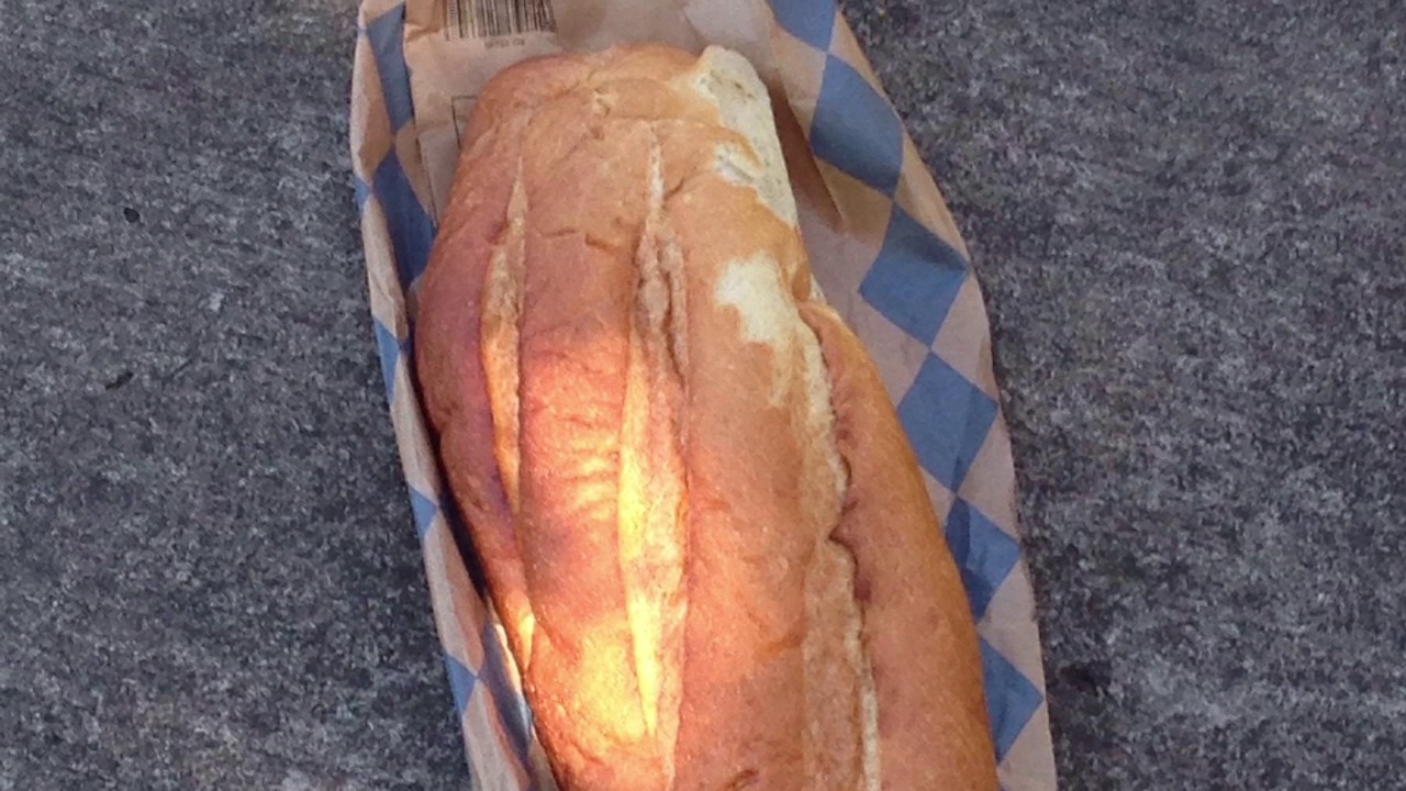 L'histoire de Pierre Baguette - YouTube