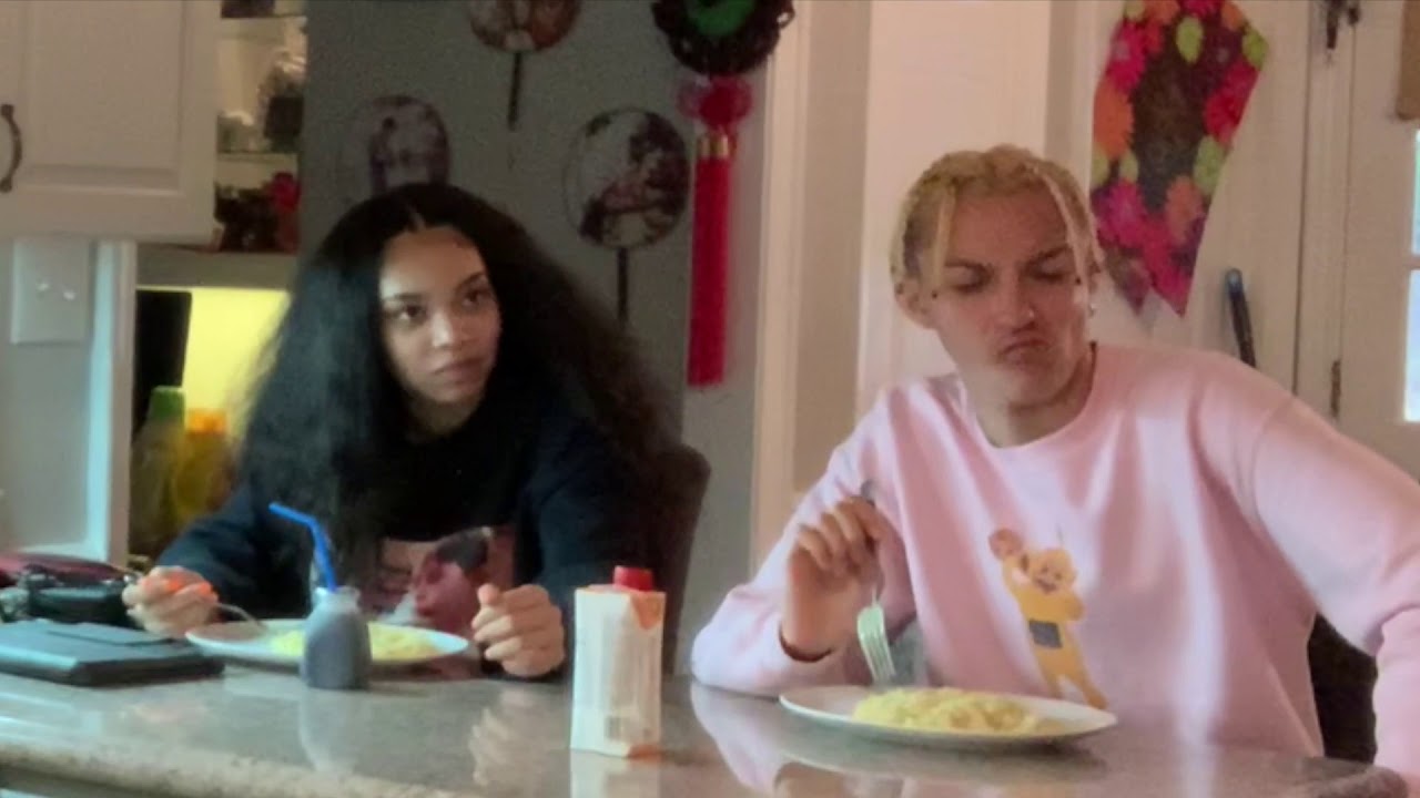 ME AND JESSIKATHEPRANKSTER TOLD MOMMA REDD THAT HER COOKING SUCKS - YouTube