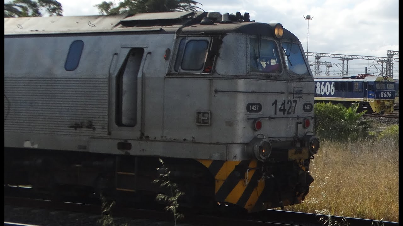 Trainspotting at Enfield, including ARTC vehicle and spoil wagon ...