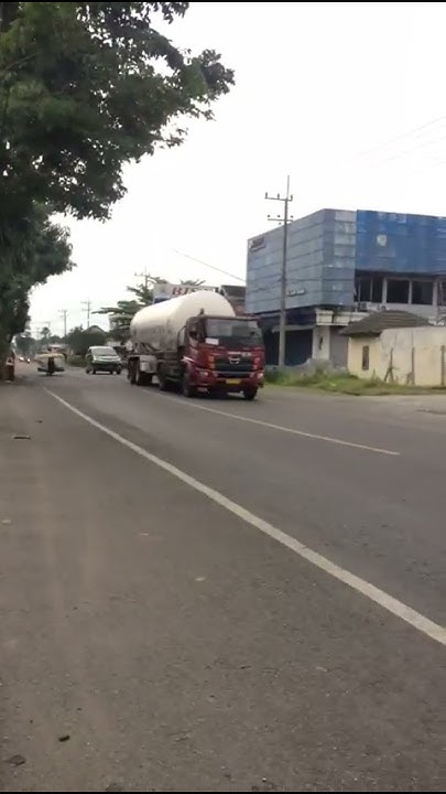 Truk Trailer Tangki PERTAMINA HINO 500 !! - YouTube