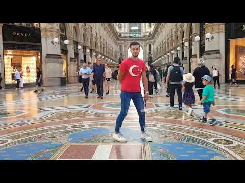 Kim o sakallı adam / Milano