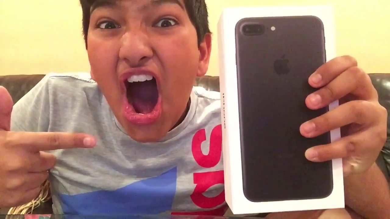 KID Gets an IPHONE 7 PLUS/ Unboxing!!! - YouTube