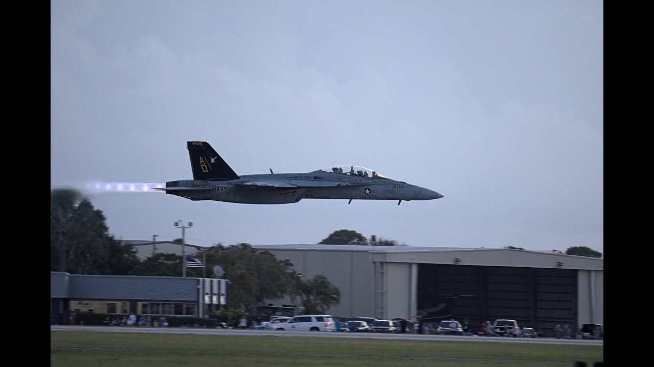 US Navy F/A-18 Super Hornet Stuart Airshow Highlights - YouTube