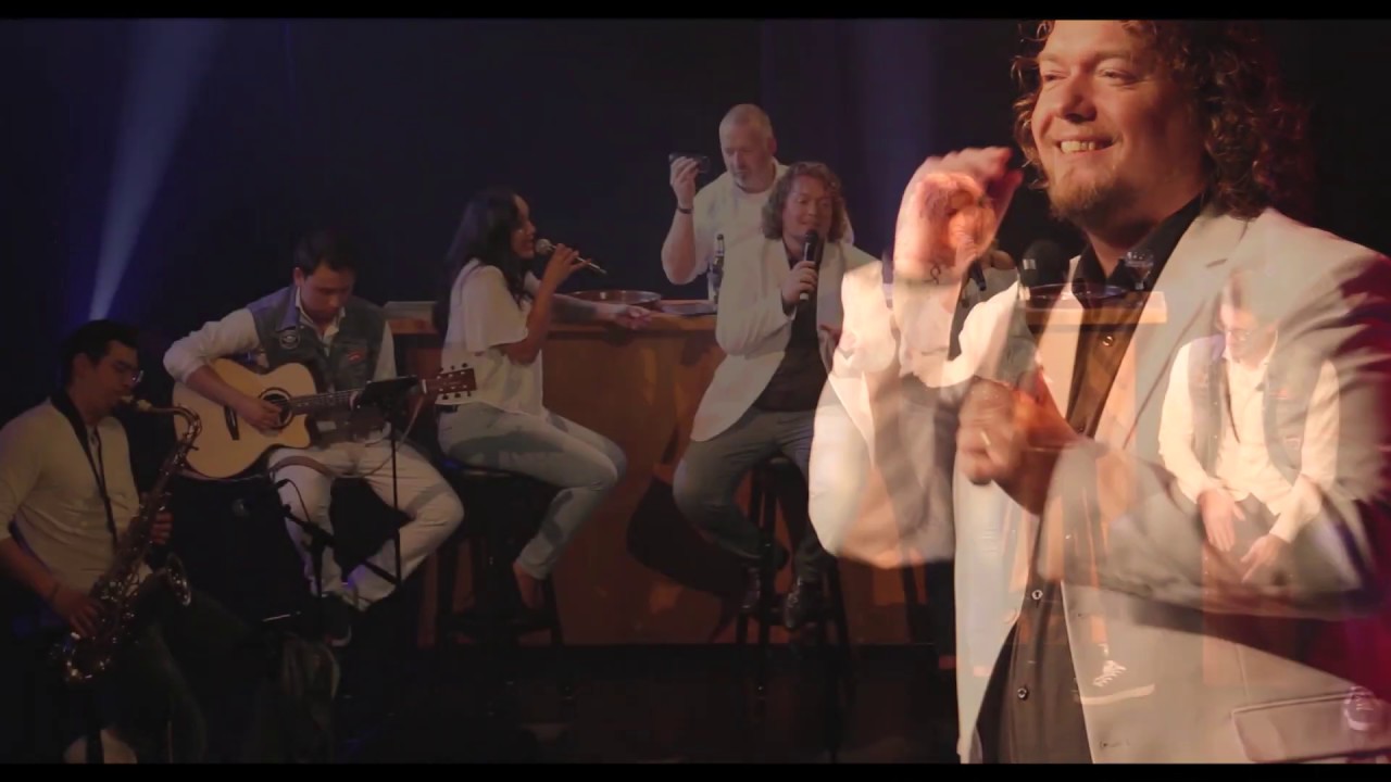 Jason Bouman zingt Hazes in zijn theatershow Bloed, Zweet & Tranen ...