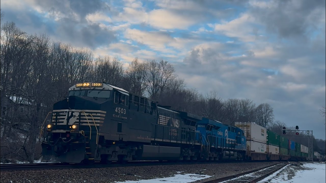 NS trains in the snow! Norfolk Southern CNO&TP! - YouTube