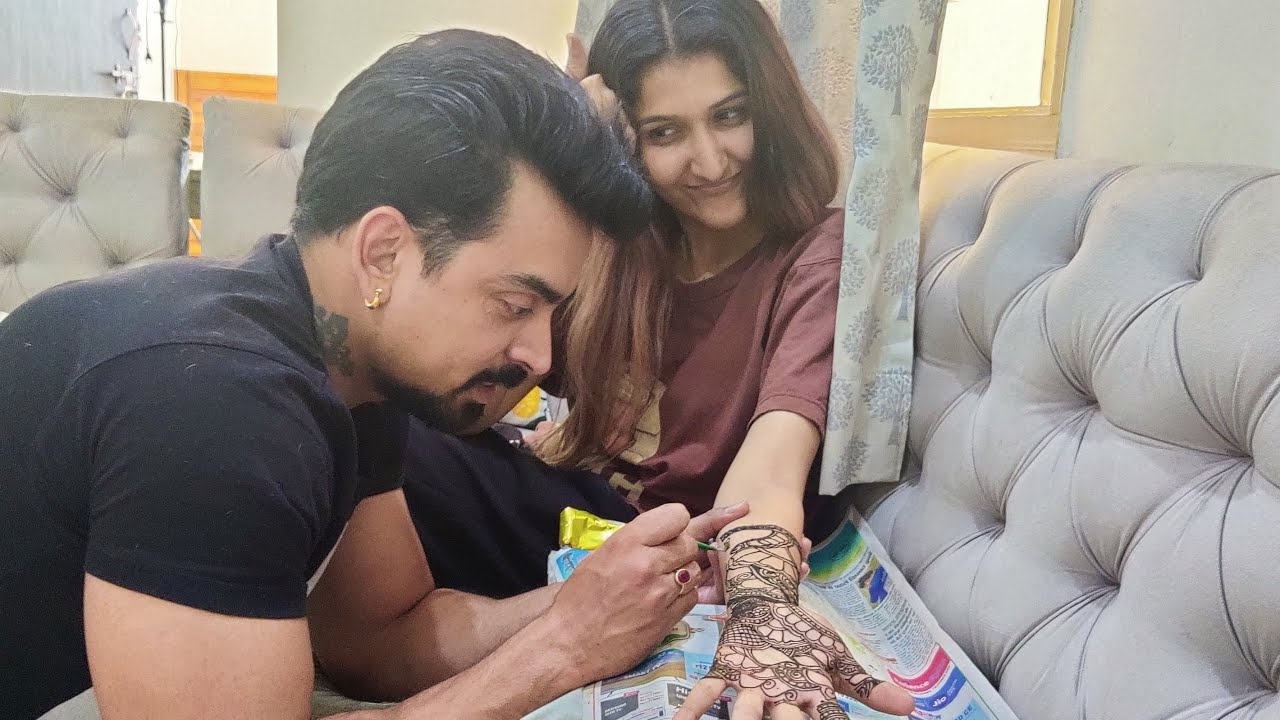 Isko bhi mehandi lagani hai #vershashi #karwachauth - YouTube