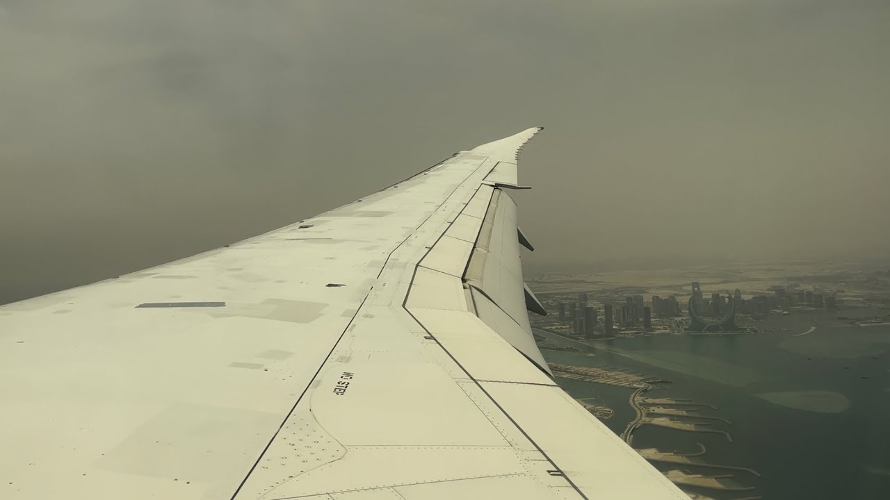 Qatar Airways Boeing 787-8 Dreamliner landing into Doha! - YouTube