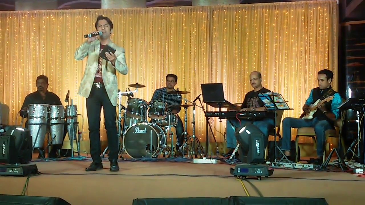 O Mere Dil Ke Chain Live By Alok Katdare & Drum By Sanjay Pawar - YouTube