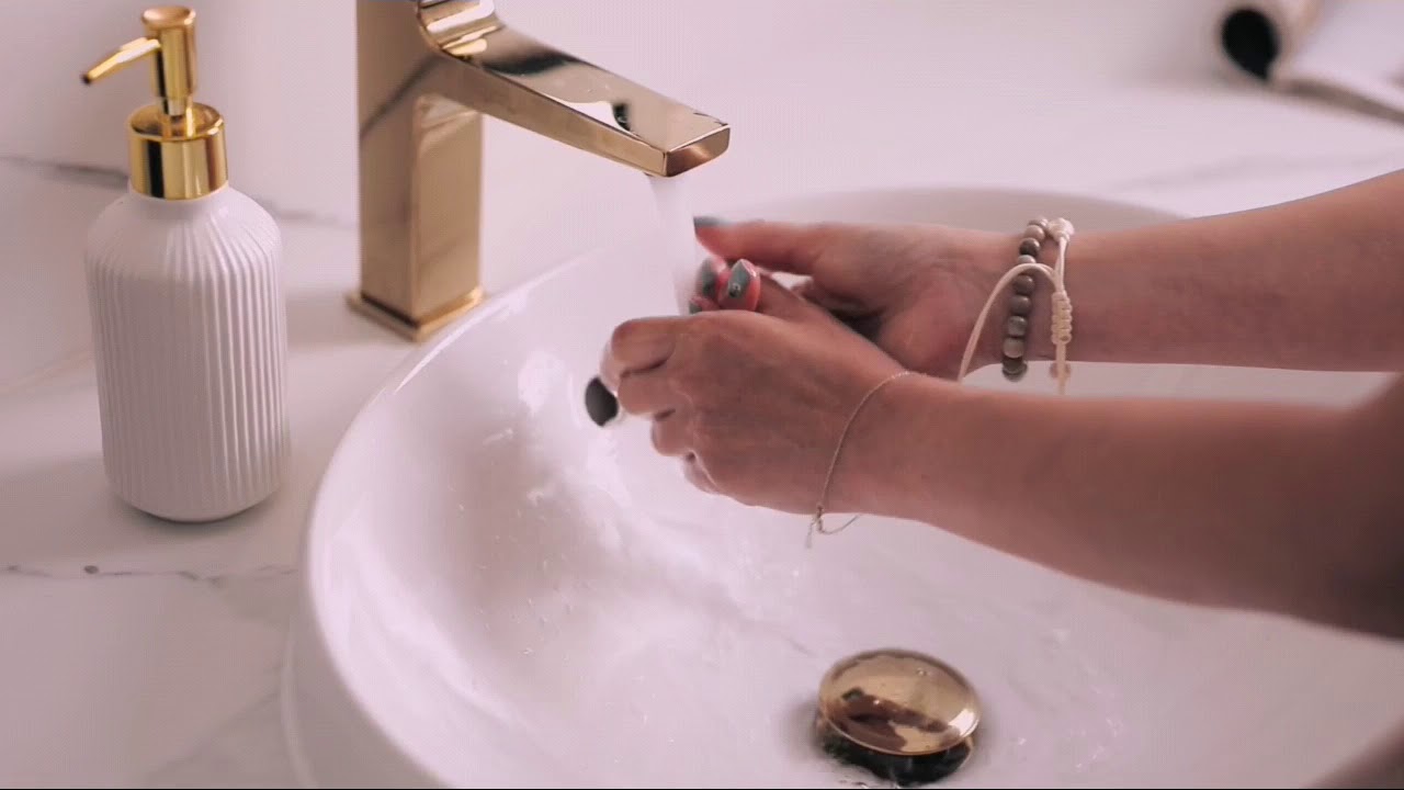 Beautiful hands ASMR Running tap Water sound affect / running tap noise ...