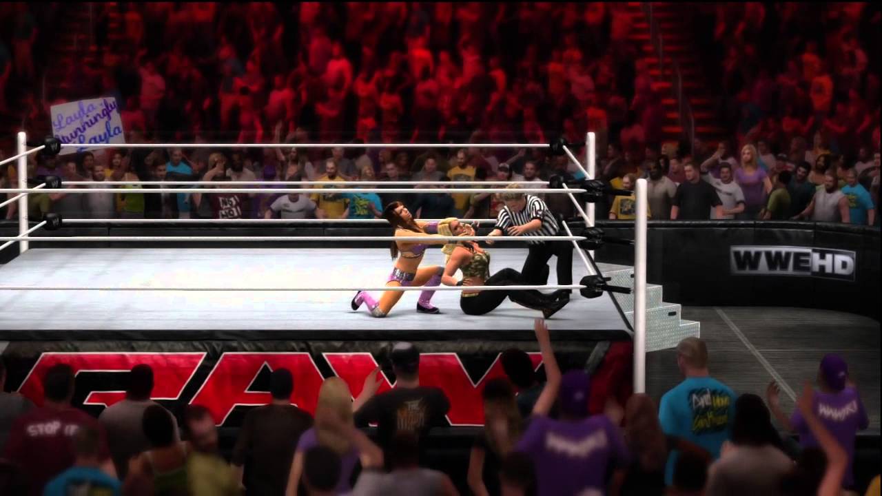 WWE 2K14 SEXY DIVAS FIGHTING KAITLYN VS LAYLA - YouTube