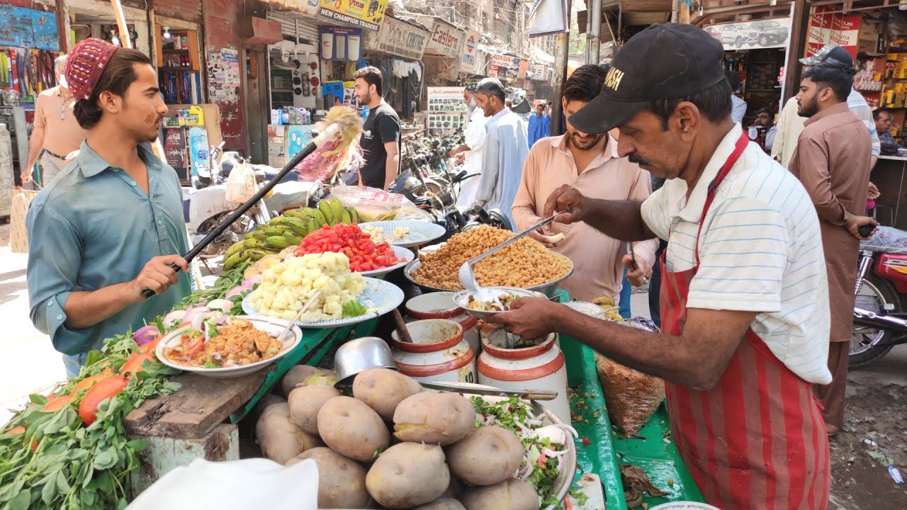 Pakistani Famous Chana Masala Chaat Wala | Pakistani Street Food - YouTube