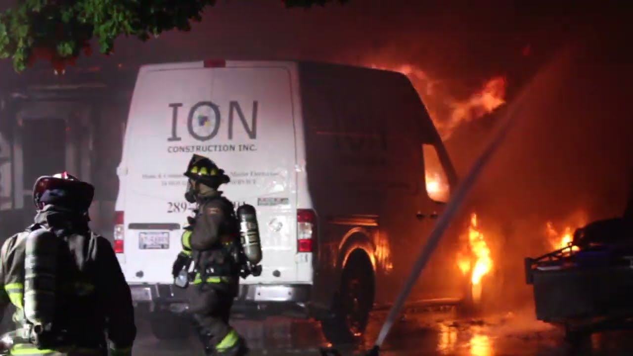 RAW VIDEO: Well-Involved House Fire on Park Road in Grimsby, ON - YouTube