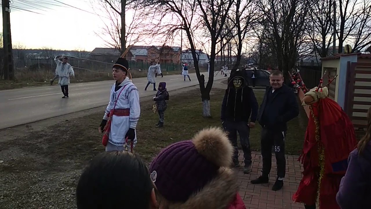 Datinile la români - Plugusorul - YouTube