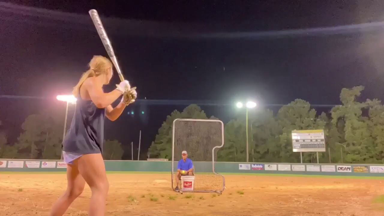 Emma Humplik conecta Home runs - YouTube