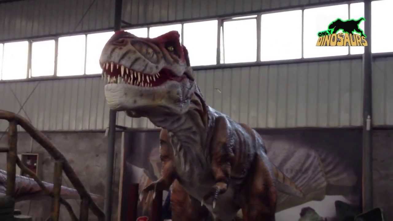 Handmade Dinosaur Prop as Haunted House Attraction - YouTube