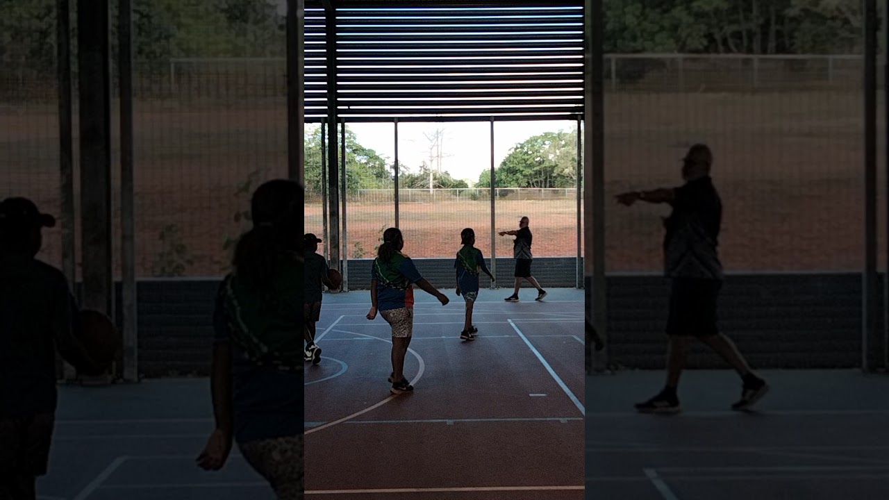 Bamaga junior campus basketball Monday afternoon - YouTube