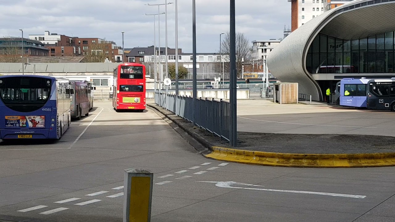 Here is the 81 bus in Slough - YouTube