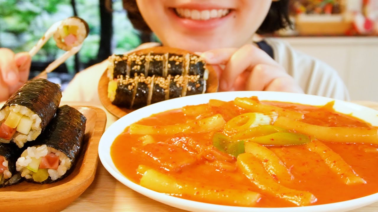 [SUB] ASMR 집에서 만든 미니 김밥과 쫀득쫀득한 떡볶이 먹방 / Homemade Mini kimbap and Tteokbokki Mukbang - YouTube