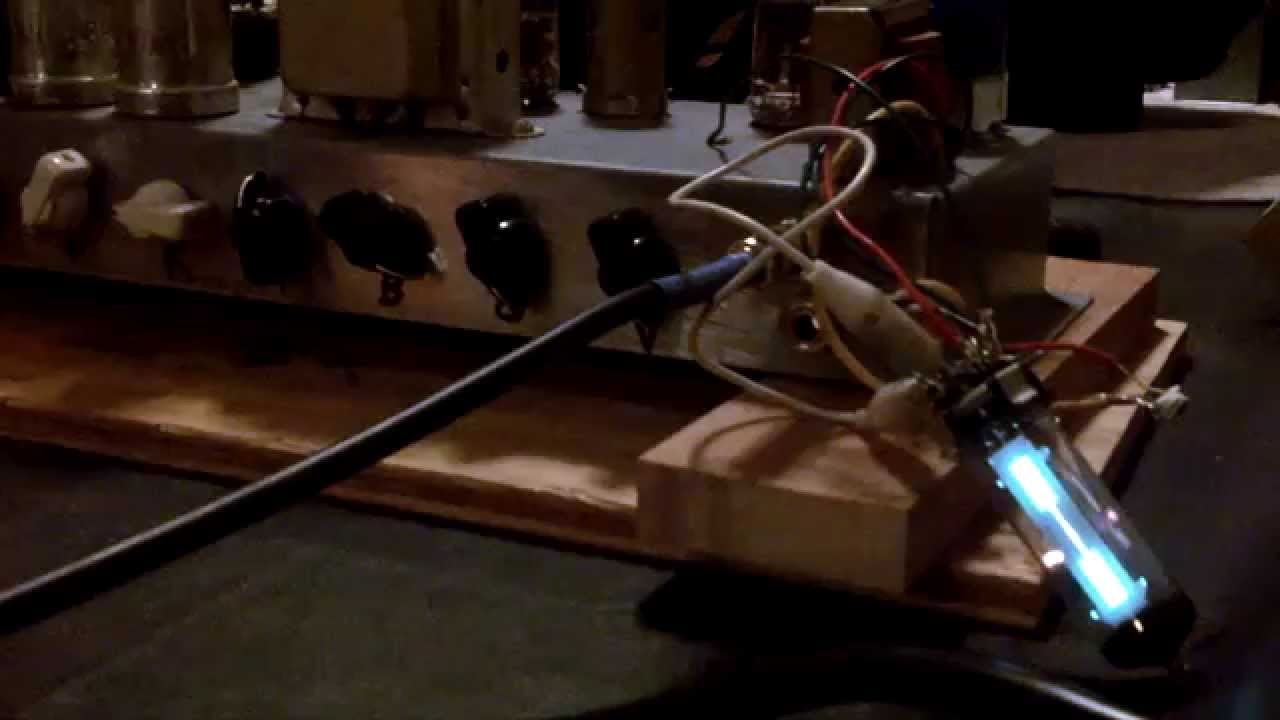 EM87 Magic Eye Tube - YouTube