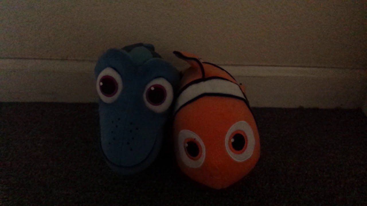 Finding Dory Whispering waves Dory and Nemo - YouTube