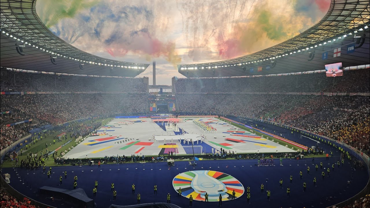 EURO 2024 CLOSING CEREMONY: England v Spain "We're On Fire!" - YouTube