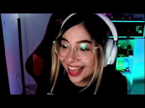 Waifu le da Pass a una foto antigua de ANTONICRA