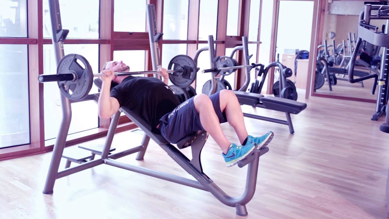 Distensioni su panca inclinata - YouTube