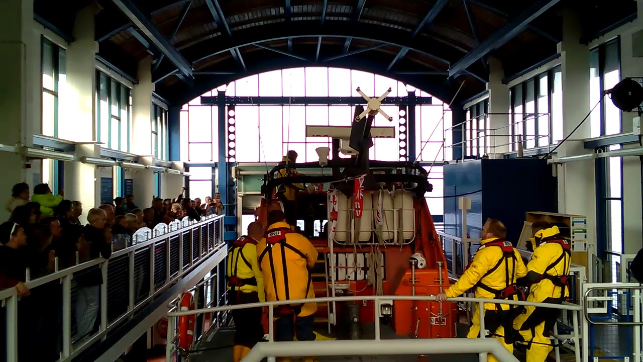 Tenby lifeboat launch - YouTube
