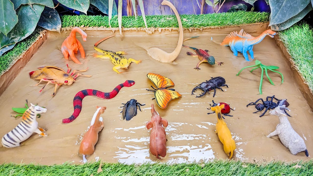 Jurassic World Dinosaurs and Insects Stuck in Mud Adventure 🦕🐍🐞 ...