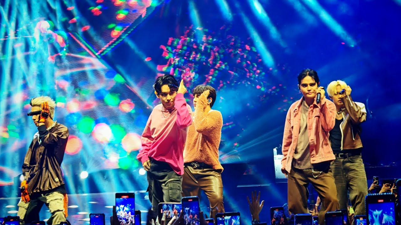 Moonlight Performance - Fancam SB19 Dunkin Thanksgiving 6th Anniversary - YouTube