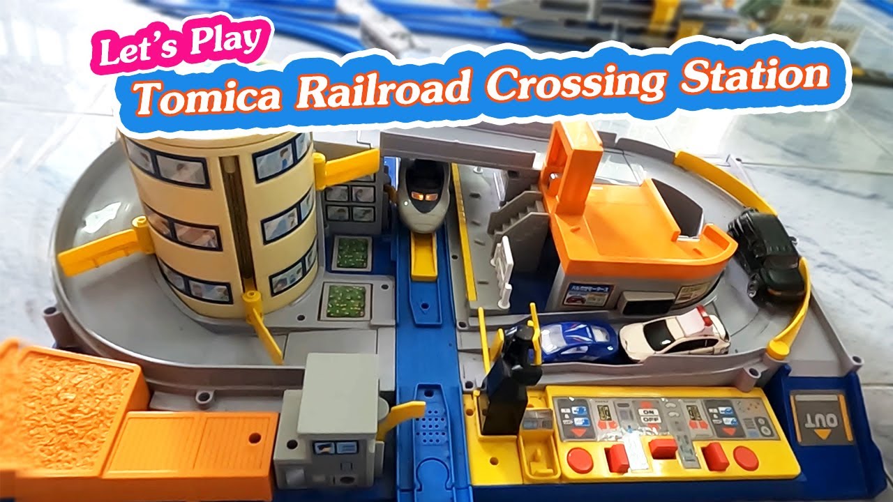 Tomy tomica town automatic railroad crossing plarail station | รถไฟของเล่น EP.7 - YouTube