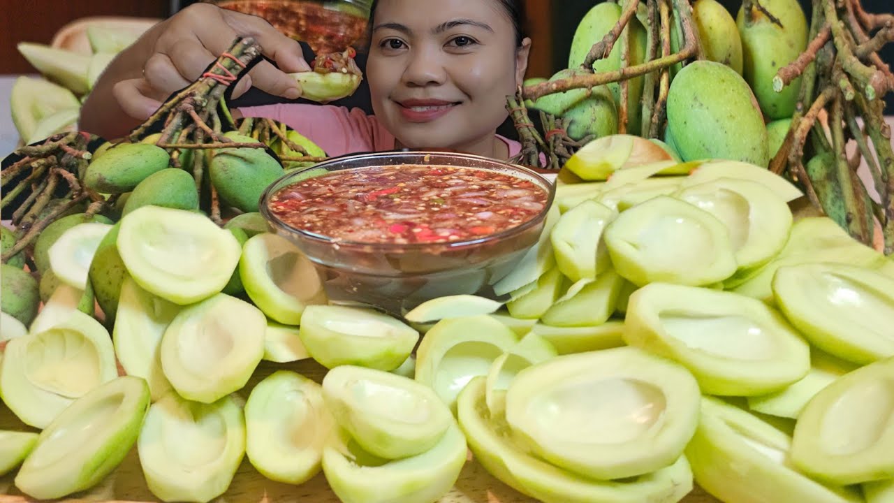 Green mango with Spicy Dipping thai sauce Mukbang - YouTube