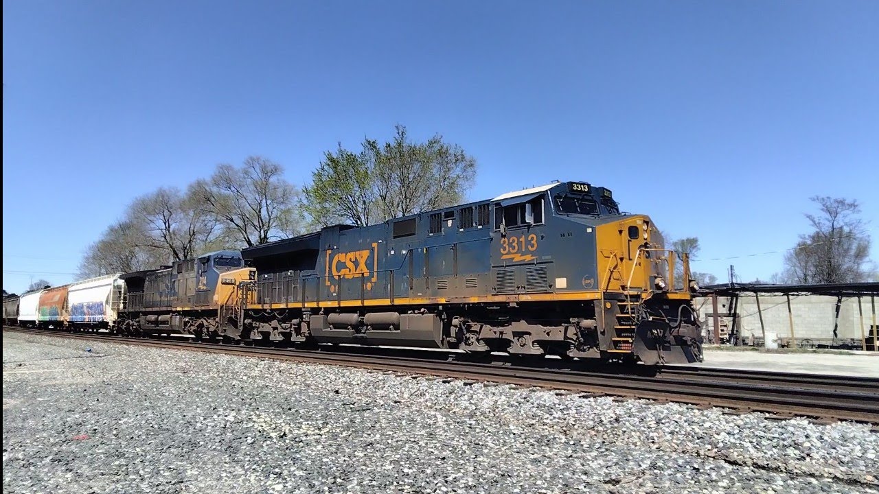 CSX M558 With a Tier 4 Gevo Leader. - YouTube