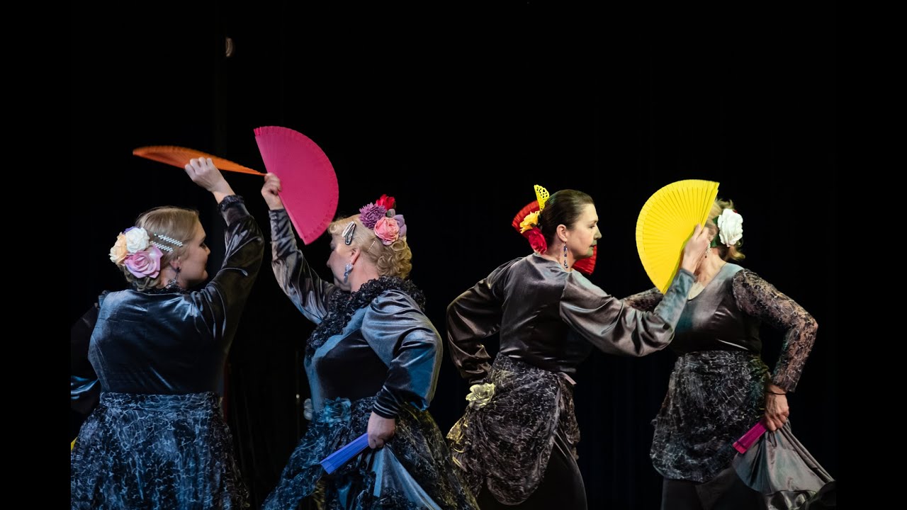 Fandango Flamenco Baile Cortesano con Abanicos - YouTube