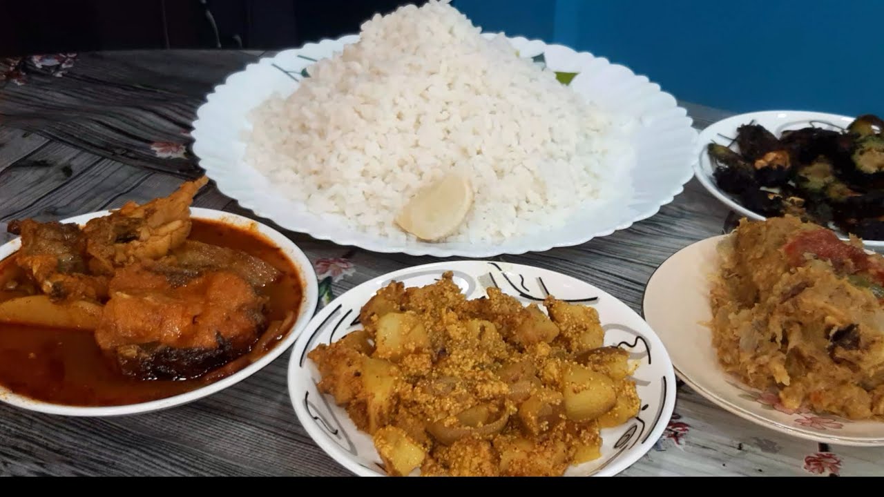 EATING RICE WITH UCHE FRY , LOTTE FISH JHURI , FISH EGG CHOCHORI AND ...