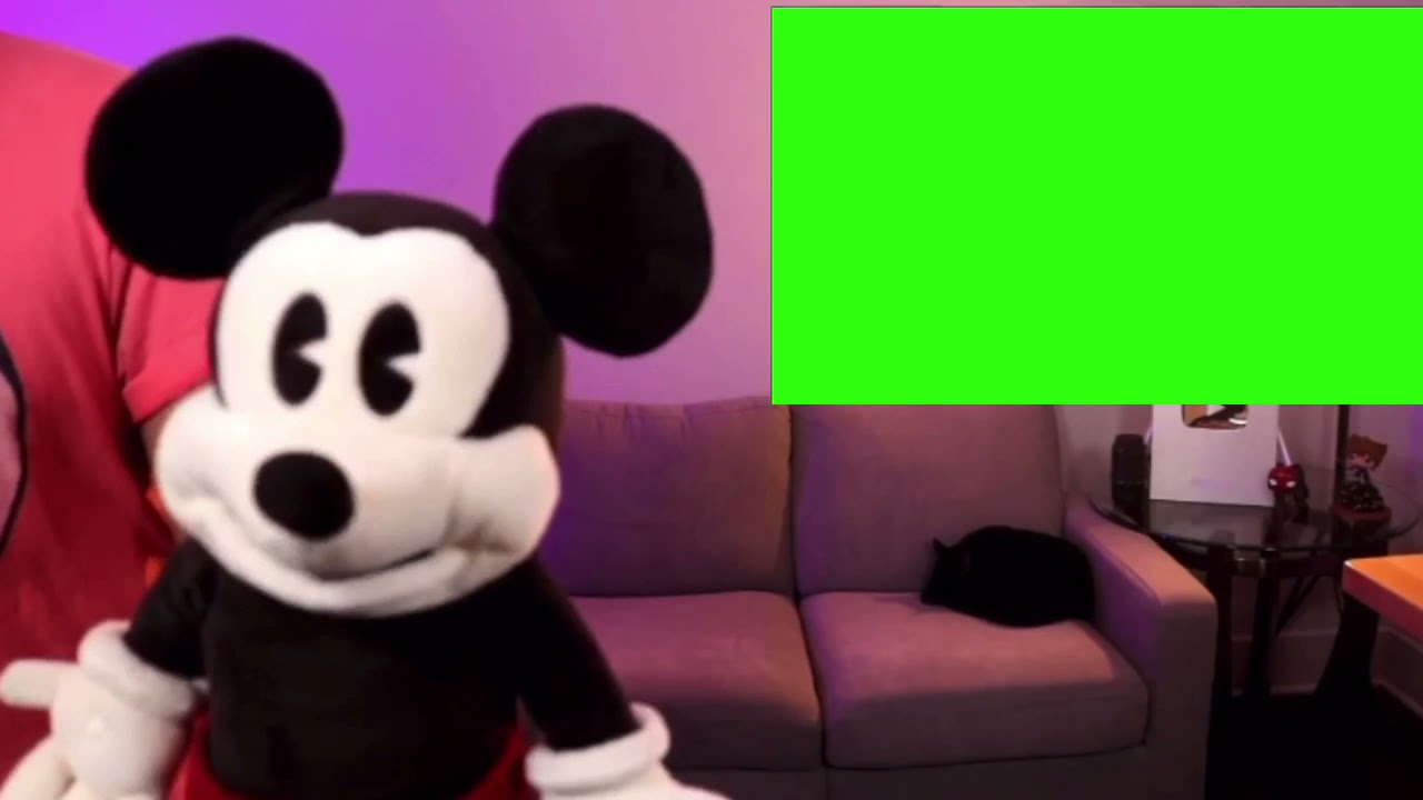 Mickey Mouse Reacts To A Green Screen And Screams - YouTube
