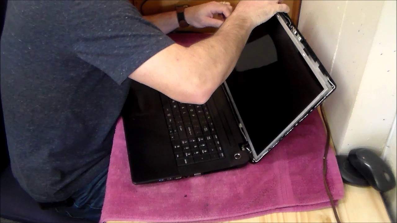 Laptop screen replacement How to replace laptop screen Toshiba ...