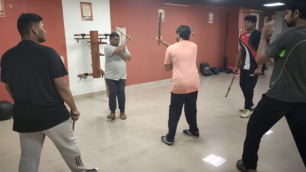 IWCA's Kali Escrima : 4 direction footwork & strike - YouTube